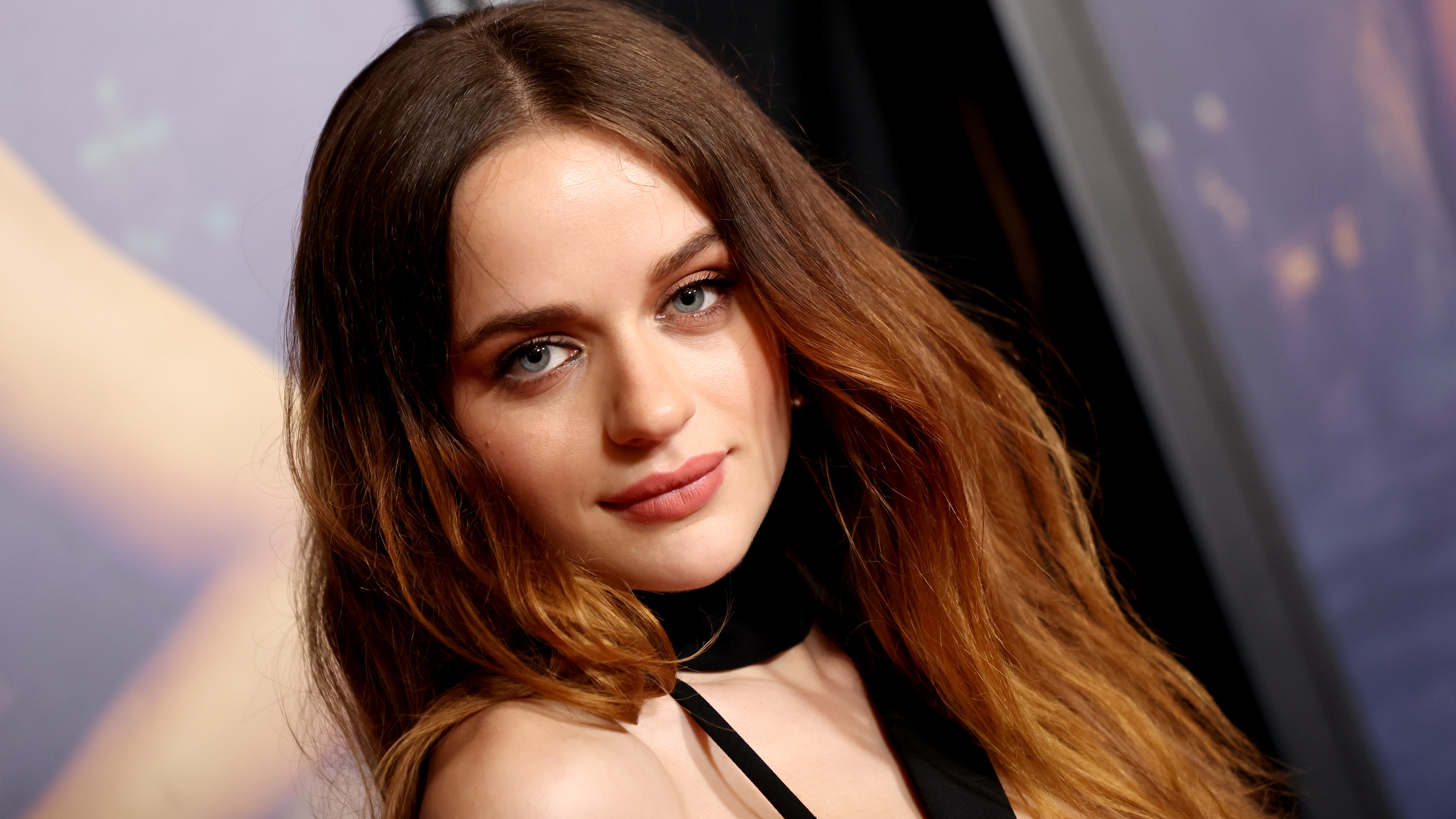 Joey King, te lo ruego, consigue este Bob rosa inclinado de verdad ...
