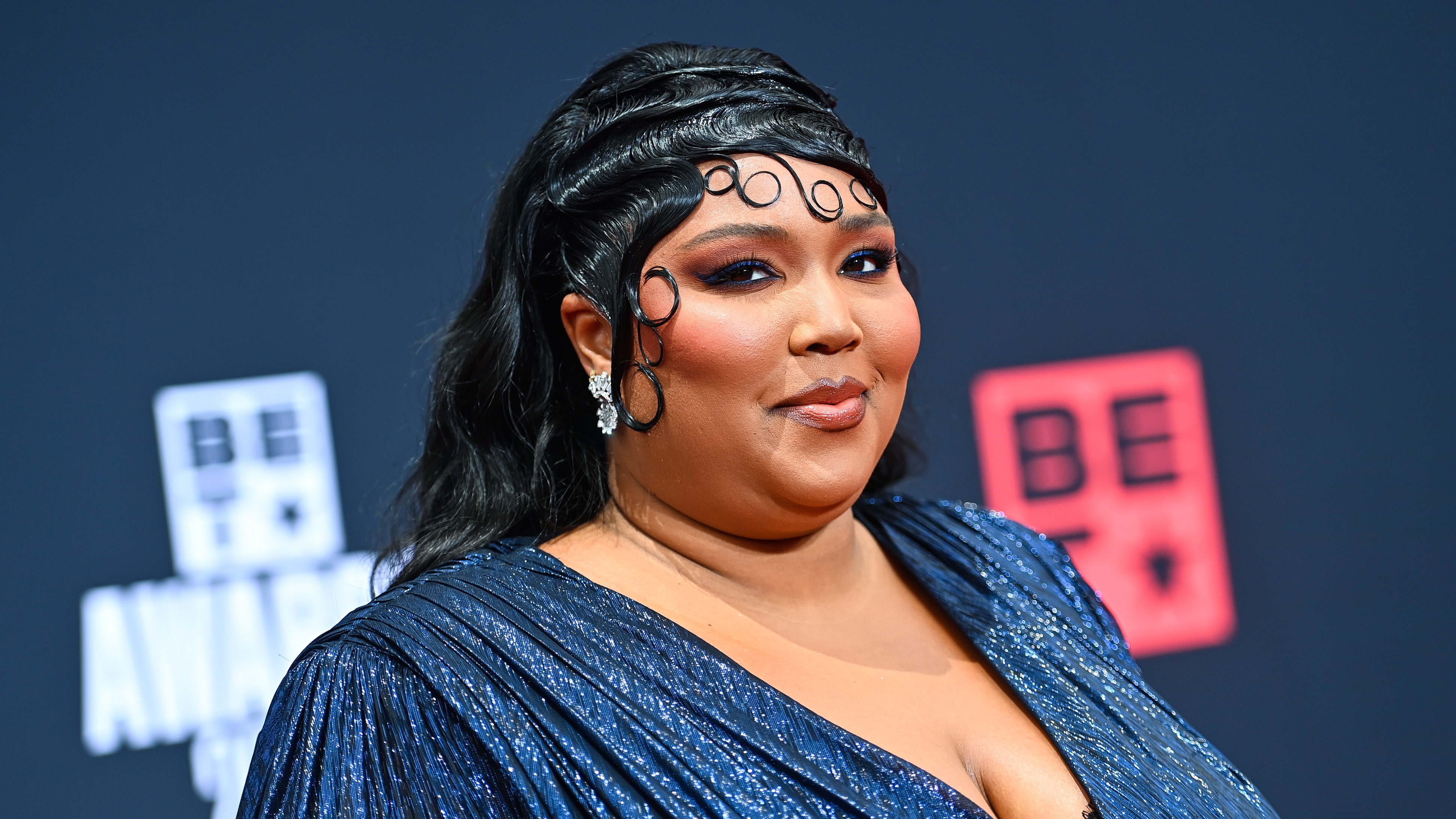 Lizzo se convirtió en "Lizzolas" con una peluca de platino | Estarguapas