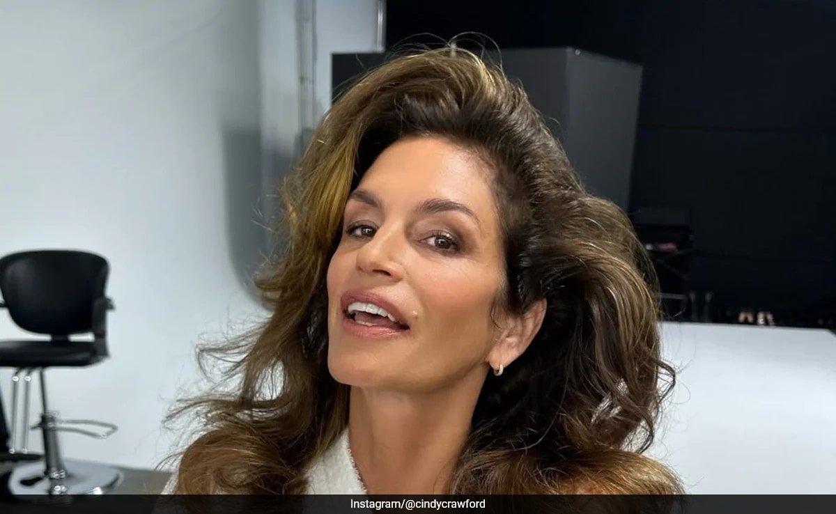 El Enfoque de Cindy Crawford en "La Forma Más Que la Plenitud" de Sus Cejas Hace Que Su ...